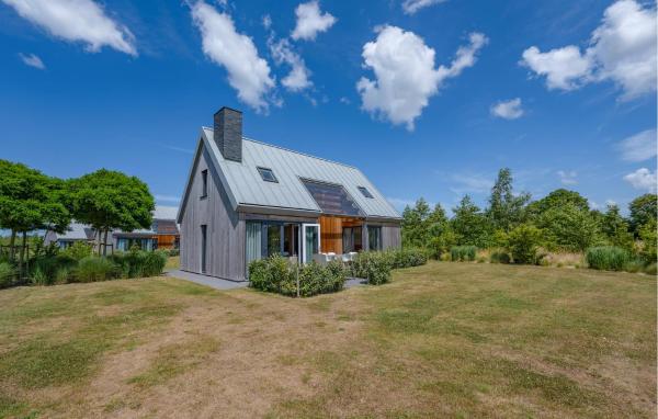 3 Bedroom Cozy Home In Kamperland - De Banjaard
