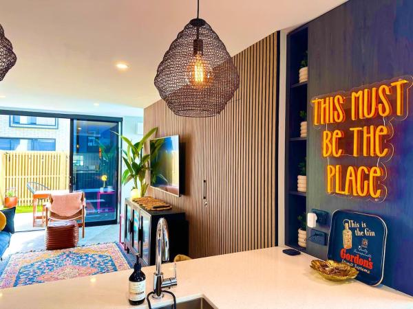 Whistle Stop - Whimsical Luxury, Ev Friendly - Prebbleton