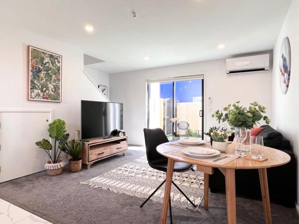 New Home Away From Home On Salisbury - Lincoln