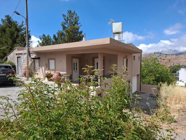 Karofillos Homes-oropedio - Kaminaki