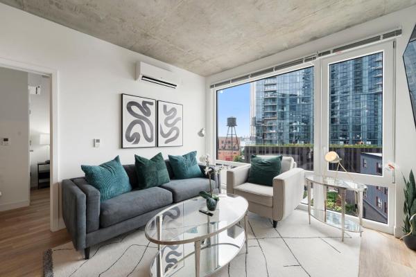 High-rise 4br W Views Comfort & Space - Niles, IL