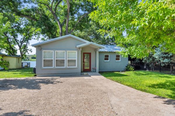 Serene Riverfront Sanctuary: Private Boat Dock And Hill Country Views - Kingsland, TX