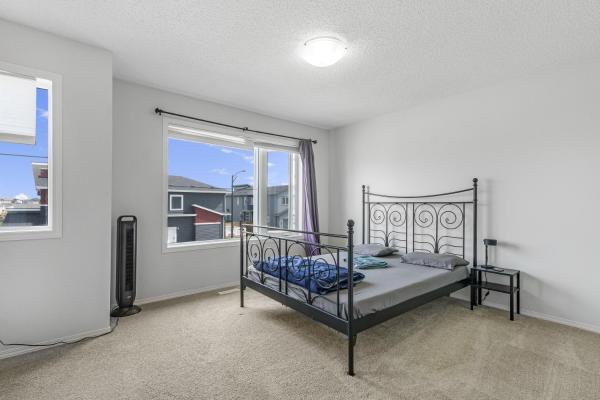 Private Master Bed Room A - Edmonton, Canada