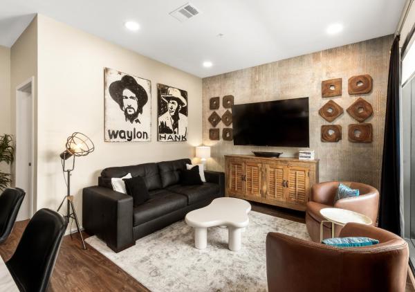 Nashville Country Music Retreat With Pool & Mural - Nashville, TN