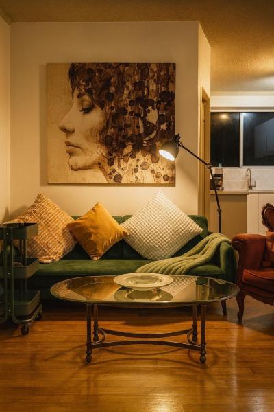 Nestled Away - A Retro Cozy Nook - With Tv Projector And Luxury Sealy Mattress - Sydney