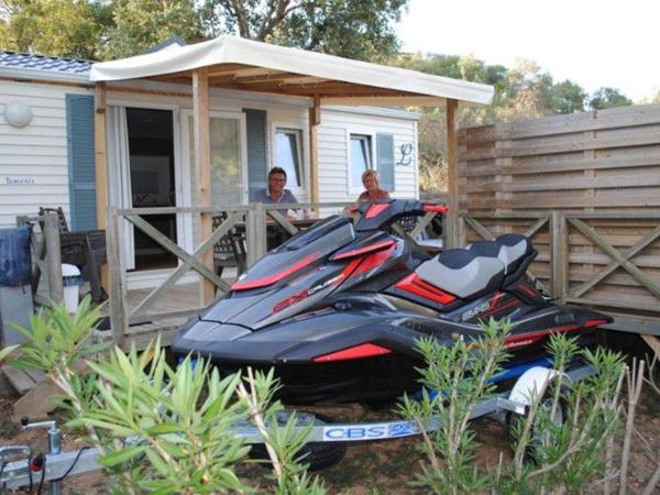 Mobil-home 3 Chambres Avec Jacuzzi Et Terrasse à Bormes-les-mimosas - Api-1-52-401 - Île du Levant