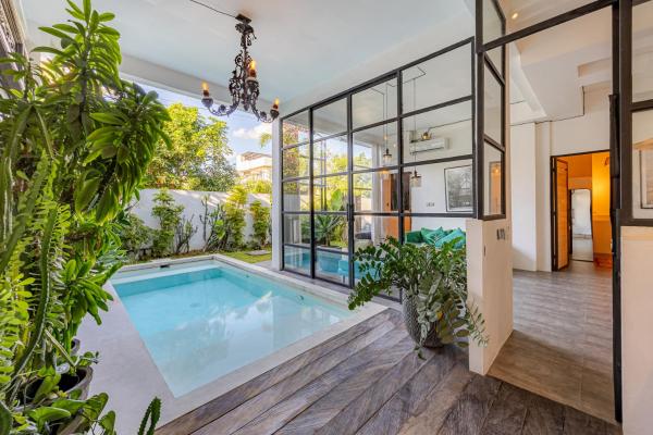 Designer Industrial Haven With Private Pool In Central Canggu - Canggu