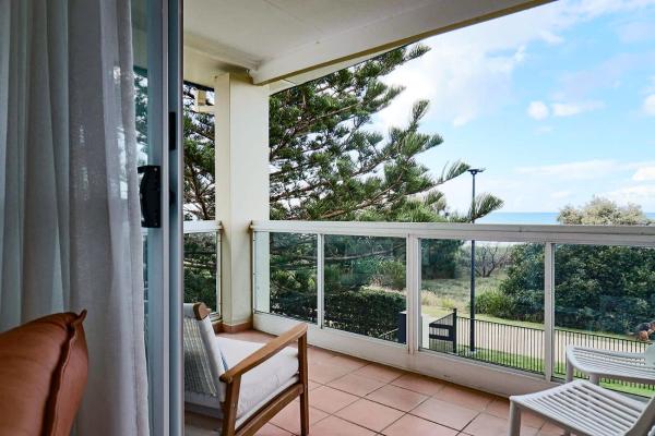 Banksia By Khove - Coolangatta