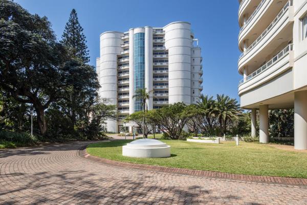 Oyster Rock 3 Bed 4th Floor - Umhlanga