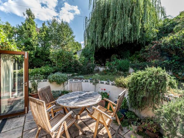 Pass The Keys Charming 3-bed Bungalow With Character Garden - Greenwich