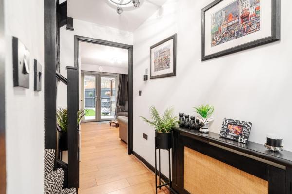 2 Bedroom Home With Garden And Free Parking - Liverpool