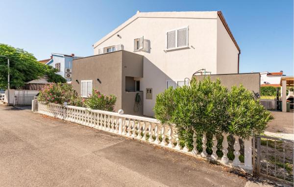 Stunning Apartment In Vrsi Mulo With Wifi - Nin