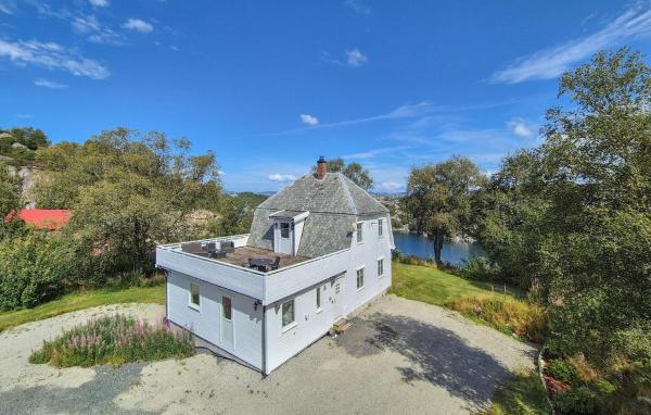 Amazing Home In Rubbestadneset With Wifi - Fitjar