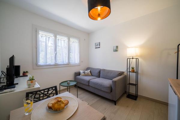 Studette Croisette, Proche Martinez - Cannes