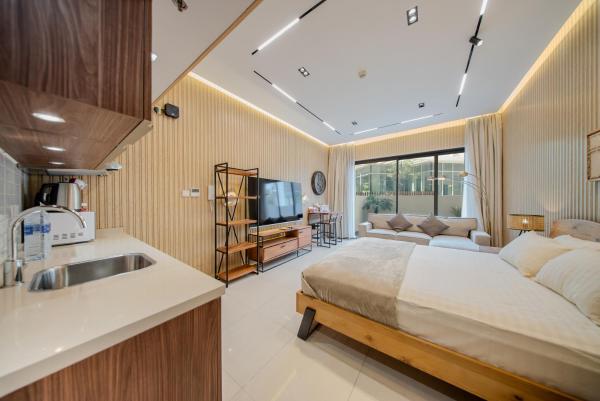 Luxurious Studio Apartment With Private Garden - Sharjah