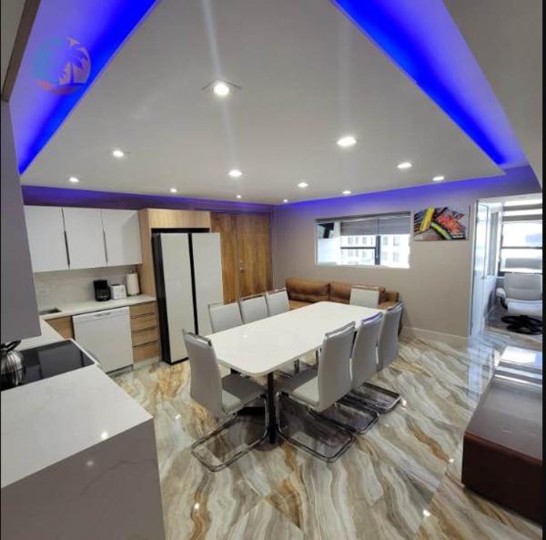 Alexander 821 - Miami Beach, FL