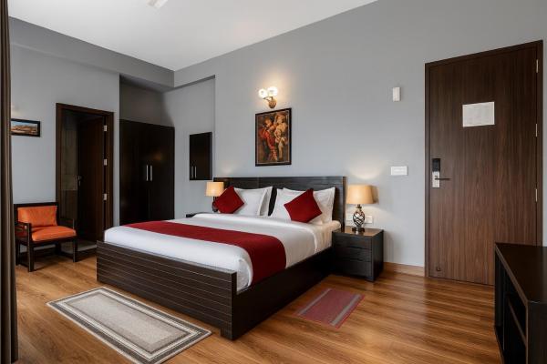 Pearl Grand Boutique Cottage In Omaxe Anandam Vrindavan - #Premium Ac Rooms With Balcony #Big Parking #Lift #Garden #Peaceful Area #Near Prem Mandir #Property Of The Year #Most Awarded - Vrindavan