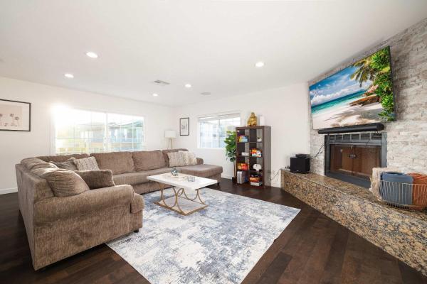 Ocean Views 2 Kitchen Living Area Villa - San Diego, CA