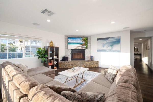 Ocean Views 2 Kitchen Living Area Villa - San Diego, CA