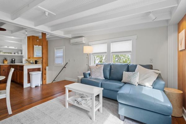 Historic & Stylish 1-bedroom Apartment In The Heart Of Downtown Fort Pierce - Fort Pierce
