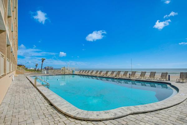 Direct Oceanfront! Daytona Beach Gem With Balcony - Ormond Beach, FL