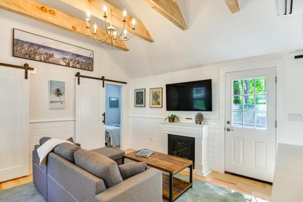 Relax Fireside Osterville Gem, Steps To Main St! - Cape Cod, MA