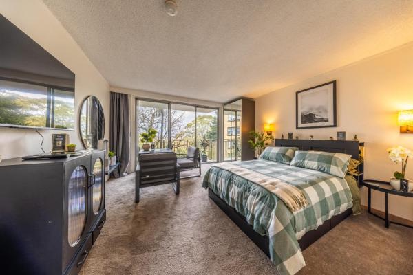 Greenwich Property - Crows Nest