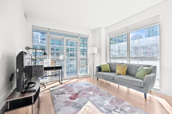 Modern New 2bd 2ba &Den Condo With Balcony - Toronto