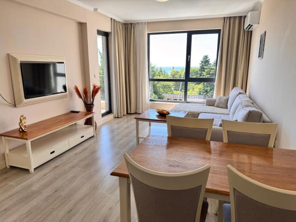 White Rock Castle Apartments - Pool & Spa - Balchik