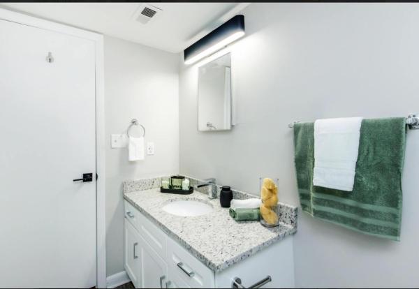 Silverstone Luxury Huntsville Extended Stay - Huntsville, AL