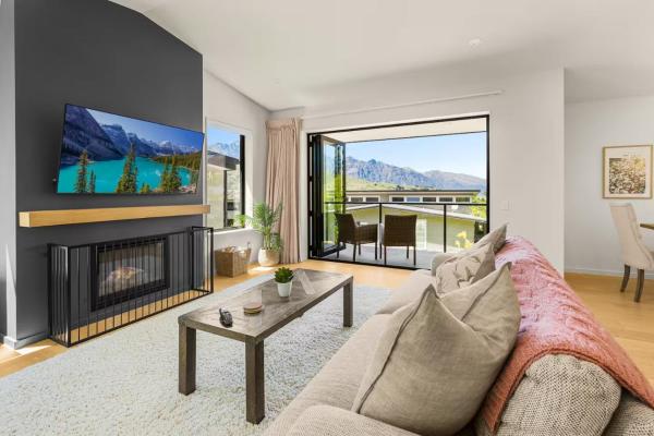 Queenstown Forest Lodge, 4br Retreat With Views, Games And Family Comfort - Queenstown