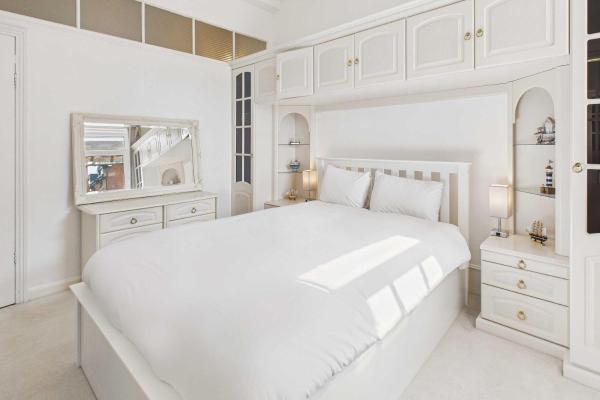 Host & Stay - 27 Metropole Towers - Runswick Bay