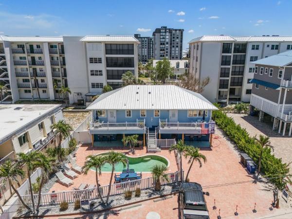 50 Seaside Stay- 4bd 3ba Duplex With Pool! Home - Fort Myers Beach, FL