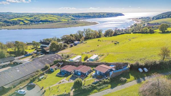 Honeycrisp Lodge - Carmarthen