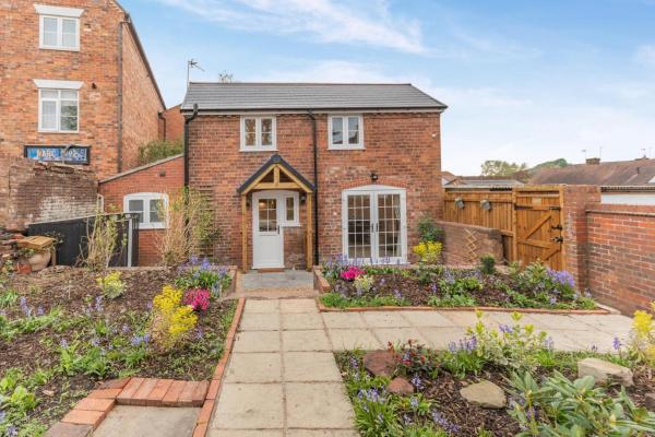 No Road - The Cottage - Stourport-on-Severn