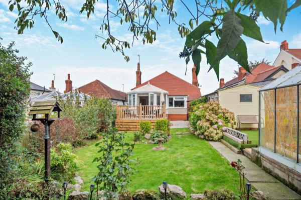 North Bay Bungalow - Rhos on Sea