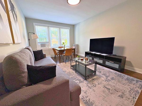 Modern 2br Haven In Chicago - Cullom C1 - Evanston, IL