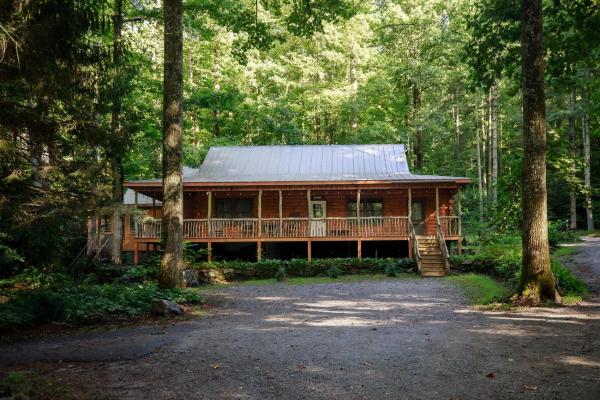 Saluda Summit Cabin At Cabin Fever - Saluda, NC