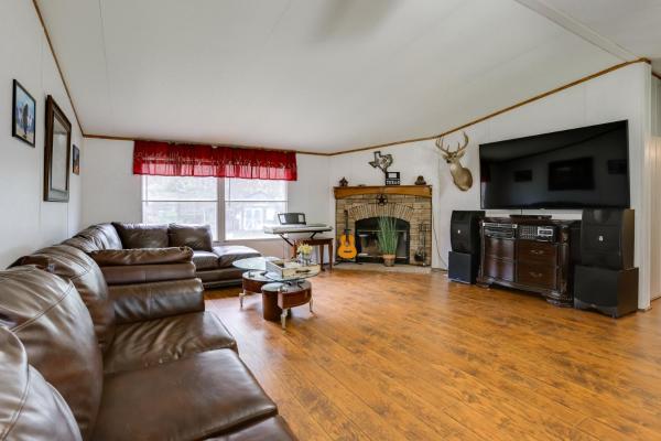 Play Games, Bike And Unwind Cleveland Family Home! - Cleveland, TX