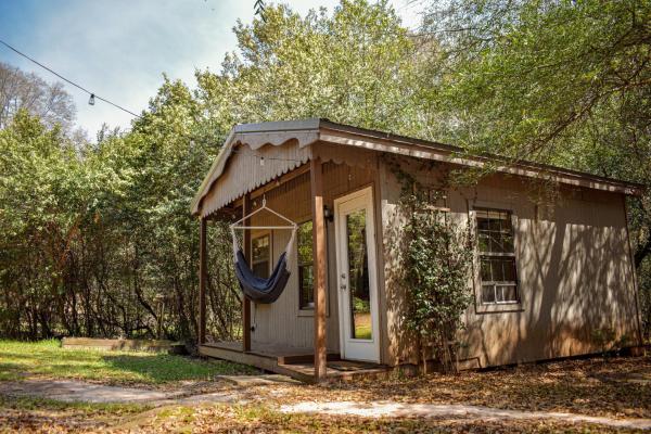 Cozy Woodland Haven - Montezuma, GA
