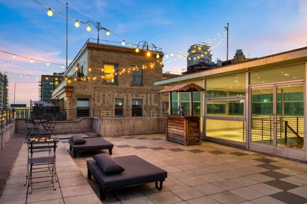 Skyline Lofts By Avantstay: A Multi-level Industrial-chic Retreat In Dtla With Rooftop Views Soaring Ceilings Steps To Dining Music Culture - South Gate, CA
