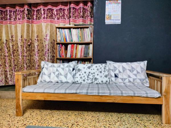 Swanky Economy Homestay - Kolhapur