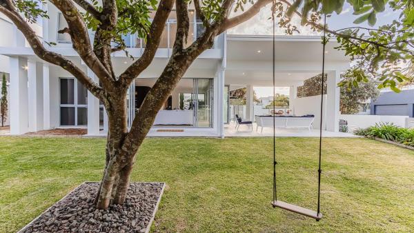 Noir- Luxury Beachside Home - Gold Coast