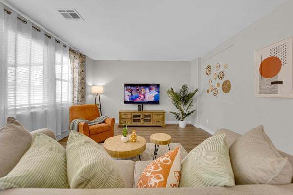 8277 Pearl - Henderson, NV