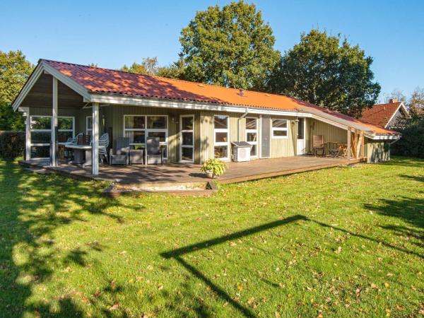8 Person Holiday Home In Glesborg-by Traum - Tanska