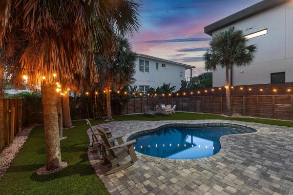 Barefoot Bungalow - New Smyrna Beach, FL