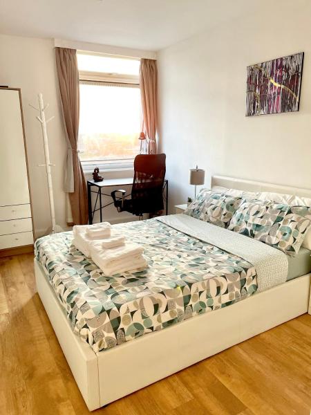 West Central Patio Flat Close To Little Venice - London Paddington Station