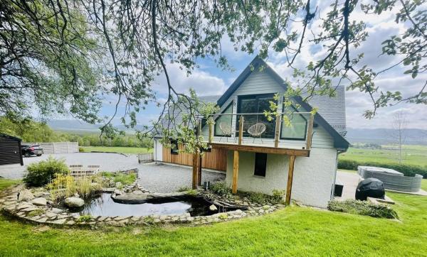 Beautiful Eco Lodge With Hot Tub, Panoramic Views And Wood Burner - Boat of Garten