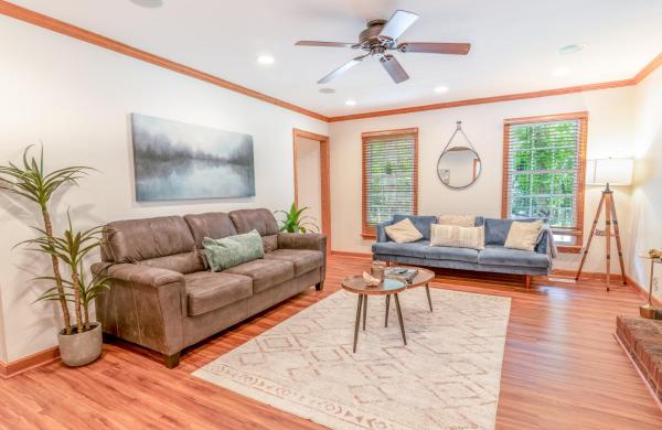 Large Groups,king Bed,tvs, Kids Essentials, Office, Grill, Crib, In Bond Park ,Pnc Arena - 롤리