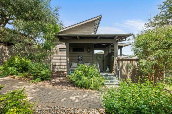 Relaxing Lake Escape - 1br, Pickleball & Bbq - Lago Vista, TX